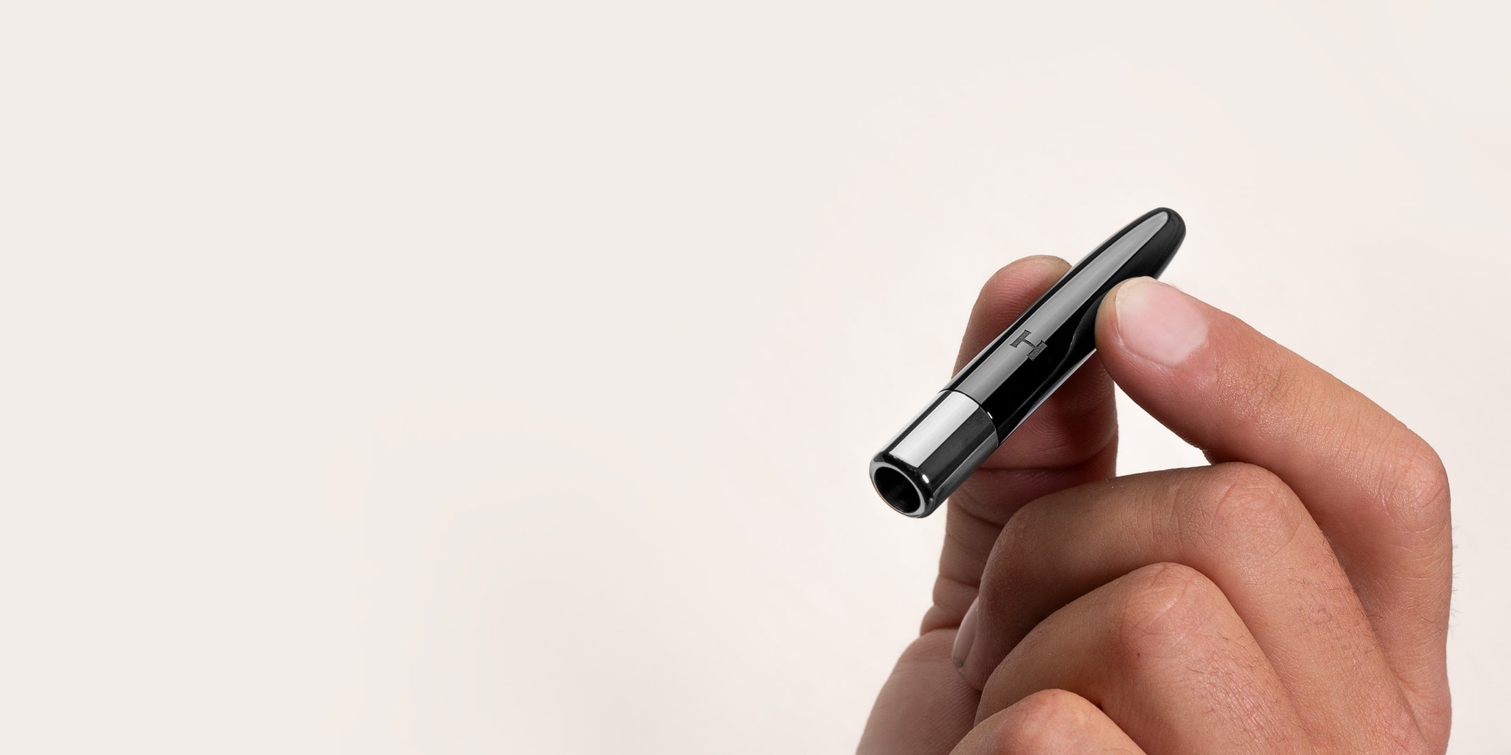 Modern Bong & Handpipe - Premium Smoking Essentials - Heir