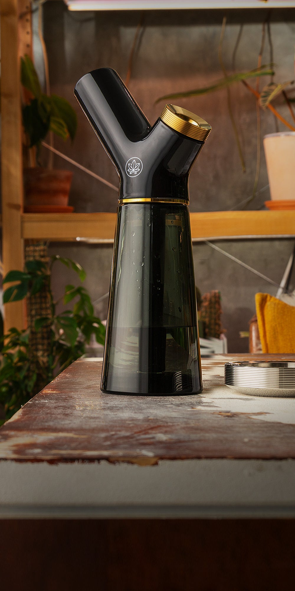 Modern Bong & Handpipe - Premium Smoking Essentials - Heir